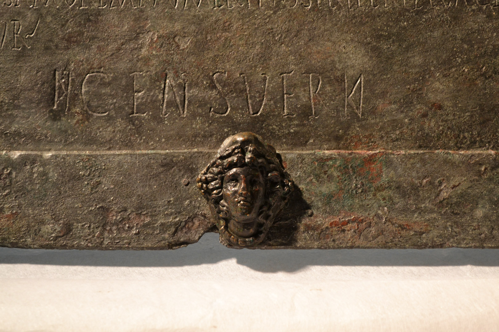 Restauro Tabula Fabrorum epigrafe bronzea del III secolo
